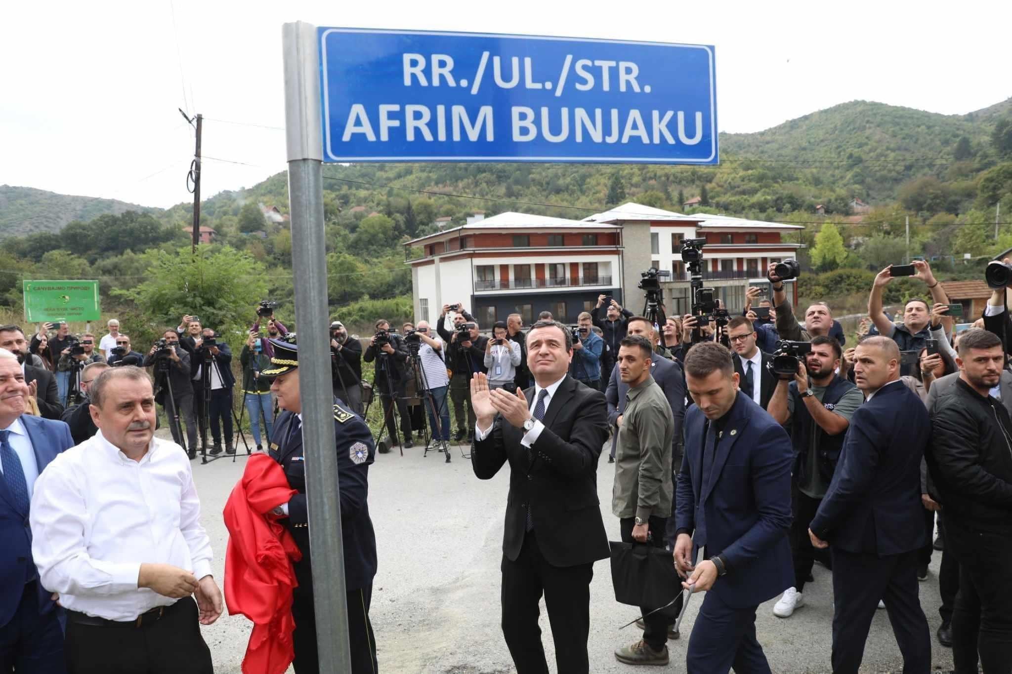 Vendoset tabela me emërtimin e heroit Afrim Bunjaku, Kurti: Kjo është ...