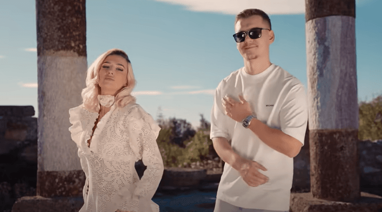 Adri and Iliriana release the new song "Se Meriton" - Telegrafi - Telegrafi