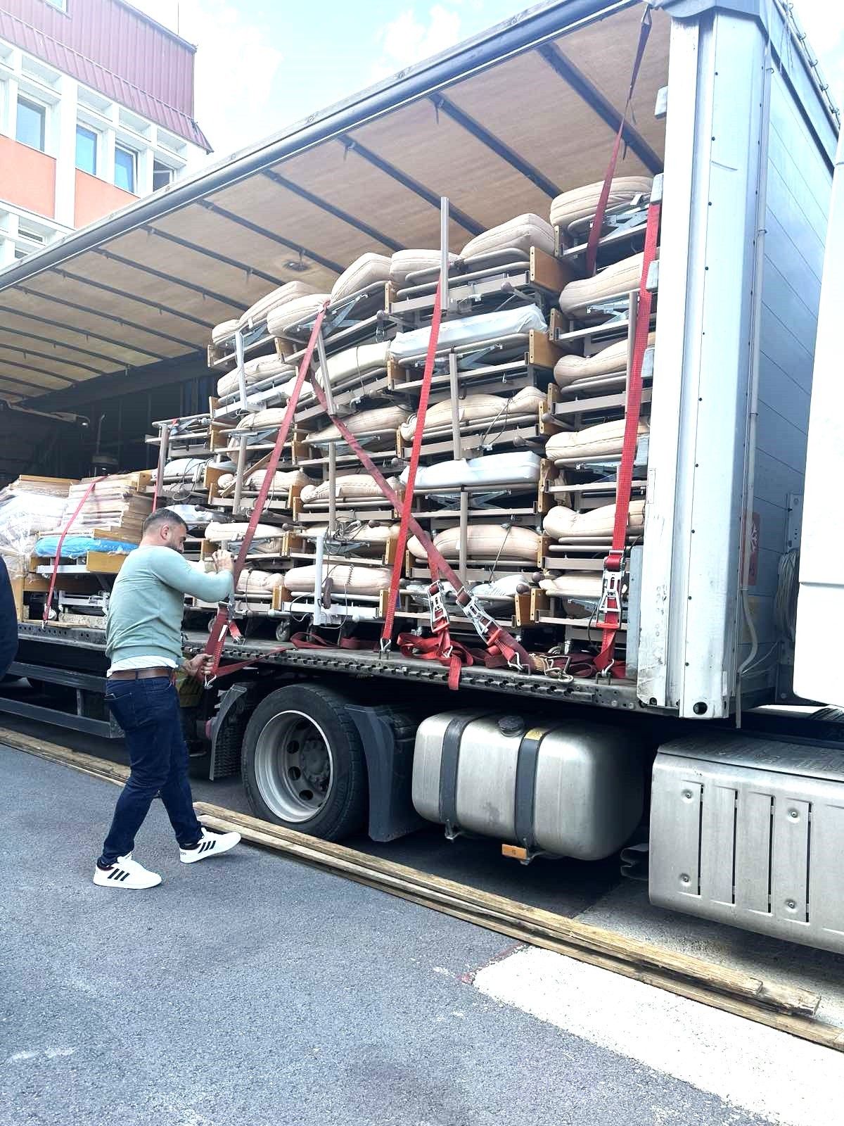 Spitali i Përgjithshëm në Pejë pranon donacion 30 shtretër për pacientë ...