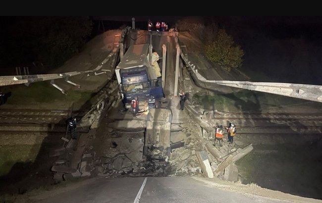 Bridge collapses in Crimea occupied by Russians - Telegraph - Telegraph