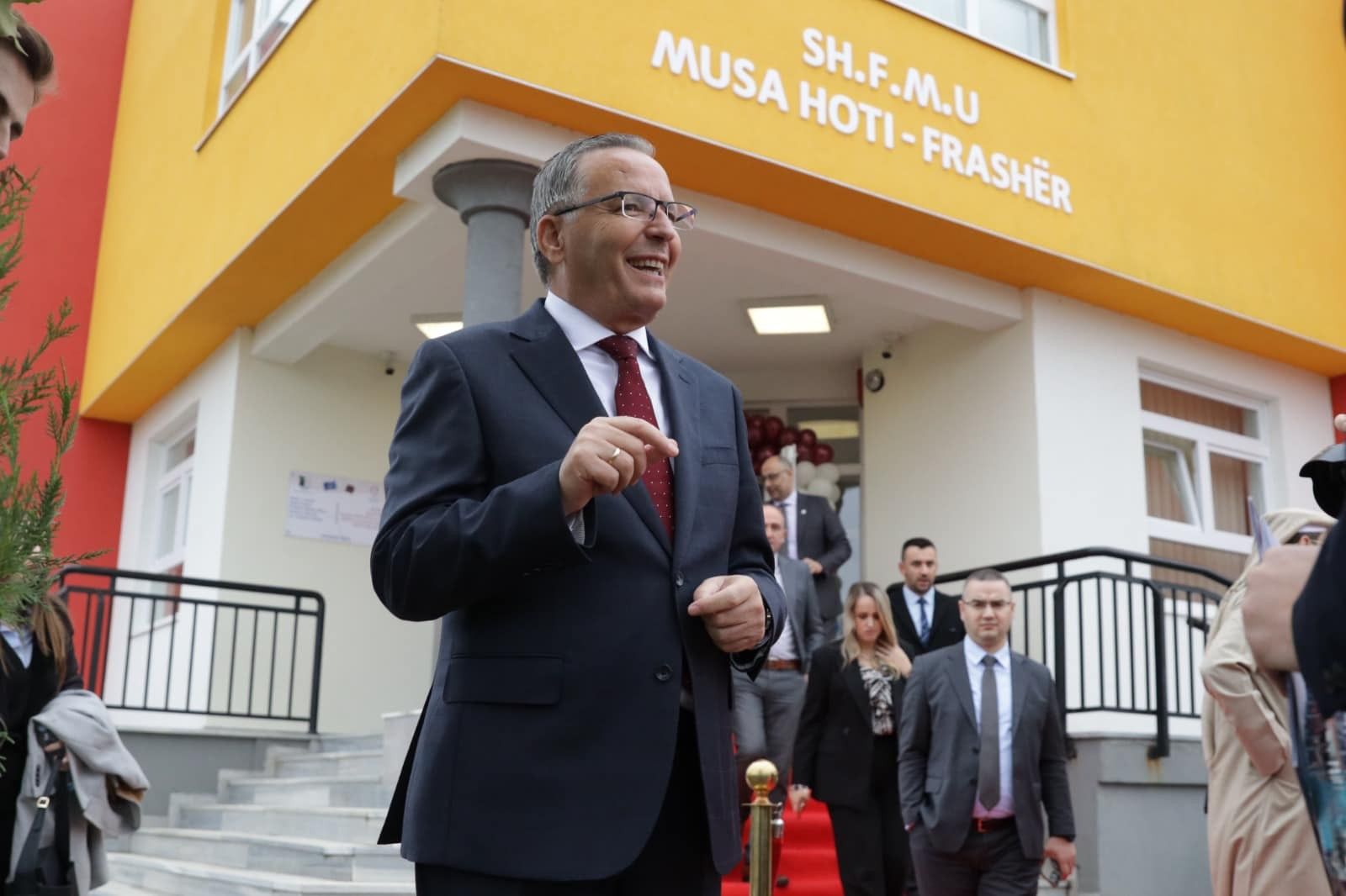 Hamza visits the neighborhood built by "Qatar Charity" in Frashër - It ...