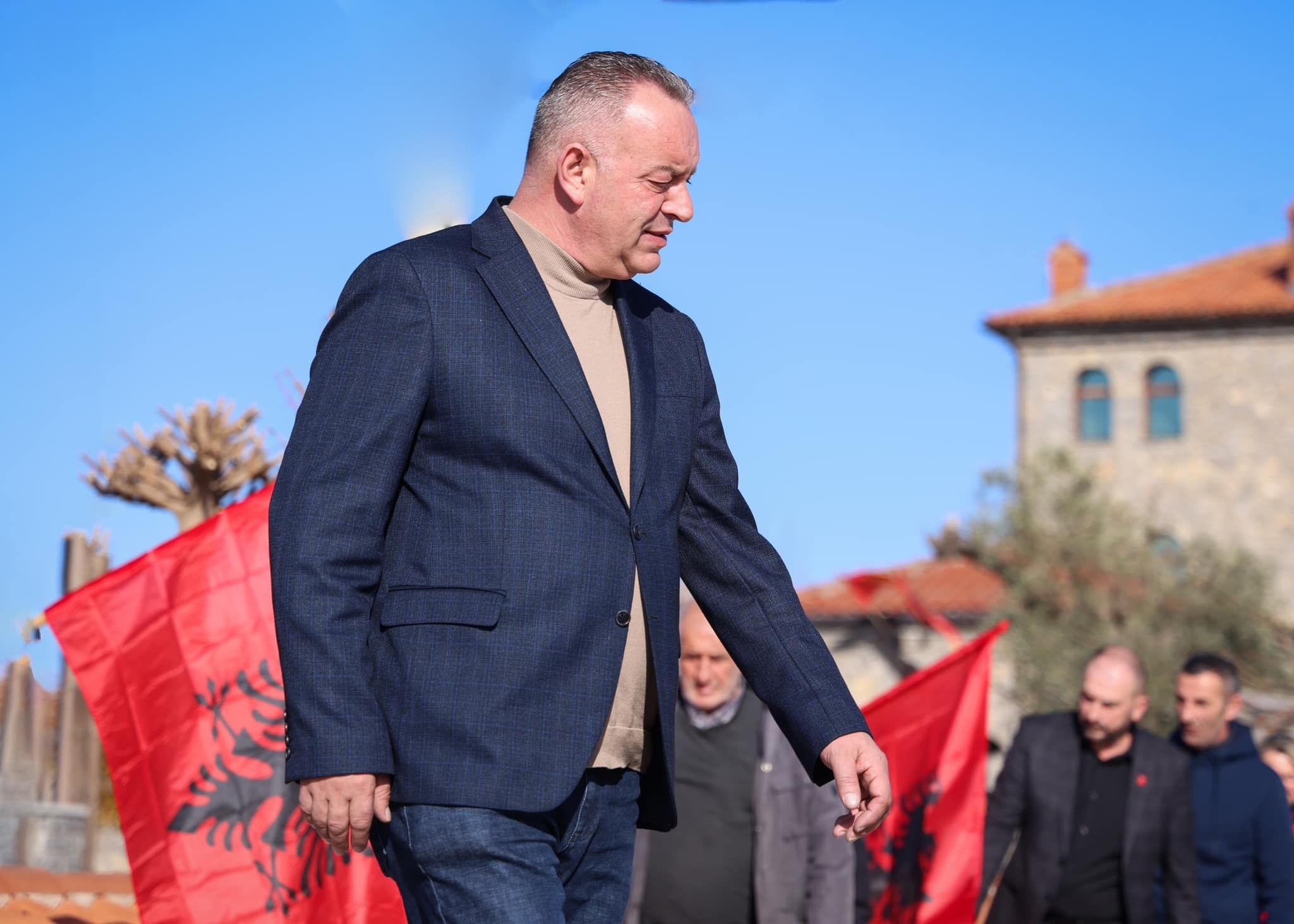 Mayor Ramosaj pays homage at the Gllogjani Memorial Complex - Telegrafi ...