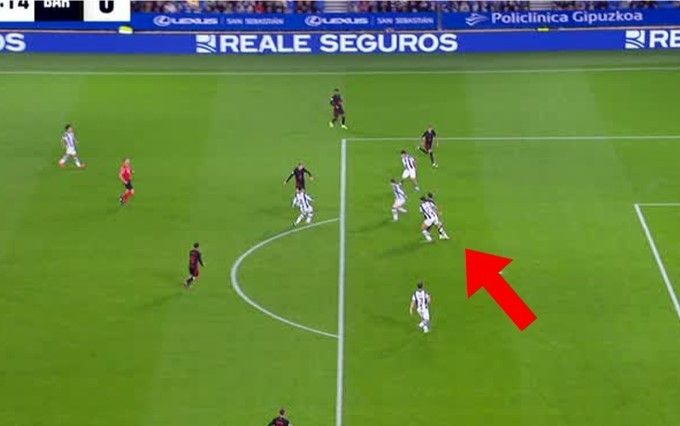 It was called a refereeing error: Was Lewandowski offside when he ...