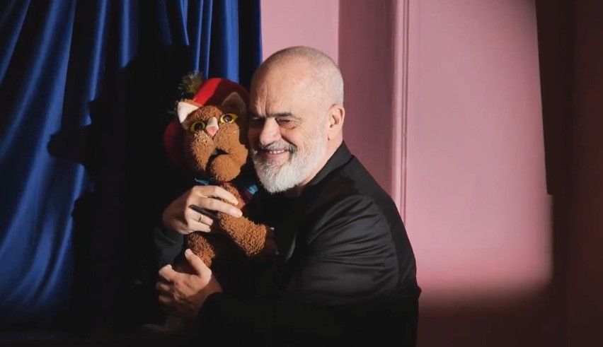 Hapet Teatri i Kukullave në Tiranë, Rama i drejtohet fëmijëve: Uroj që ...