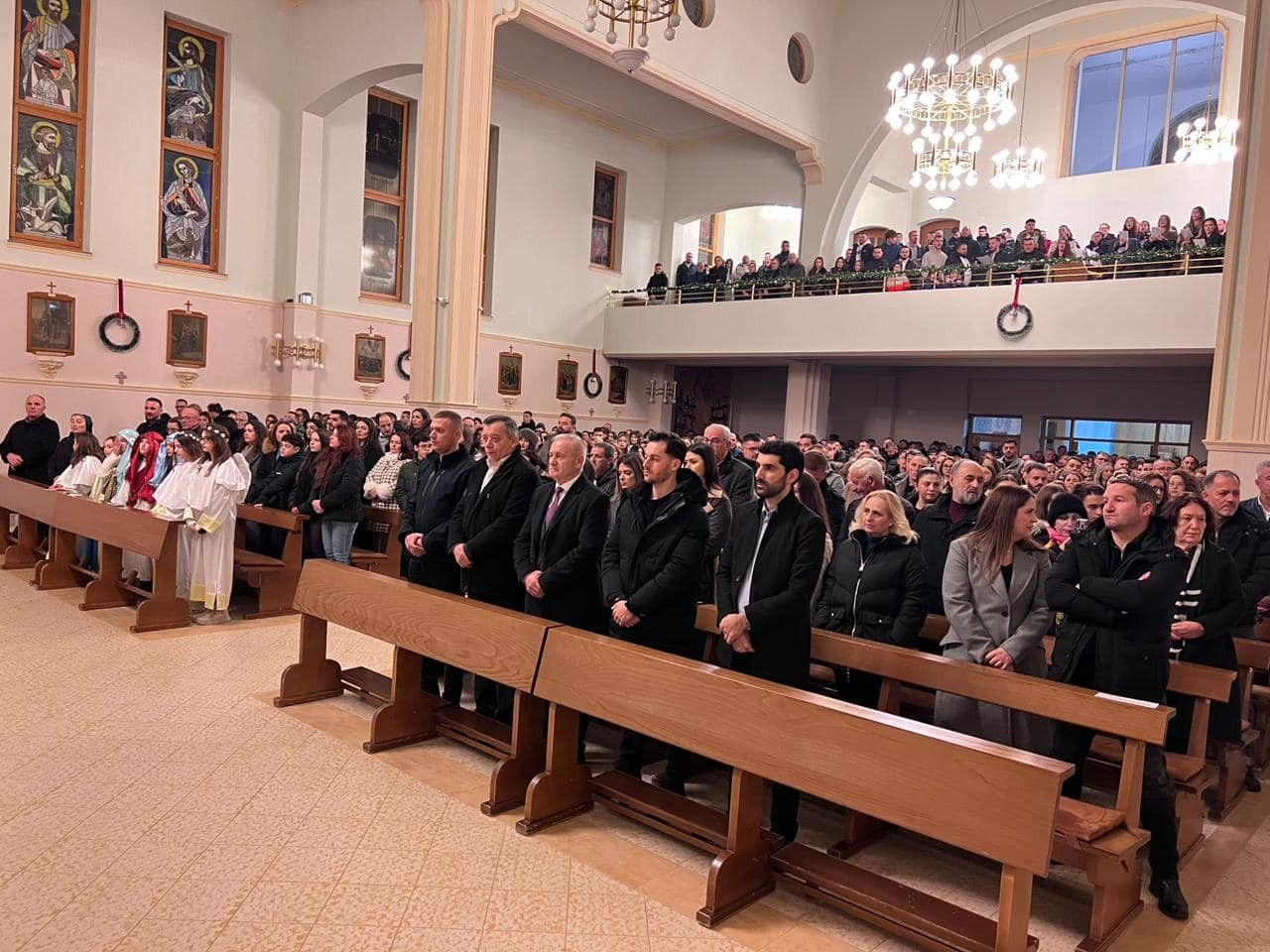 Kryetari i Klinës Zenun Elezaj uron besimtarët katolikë për ...