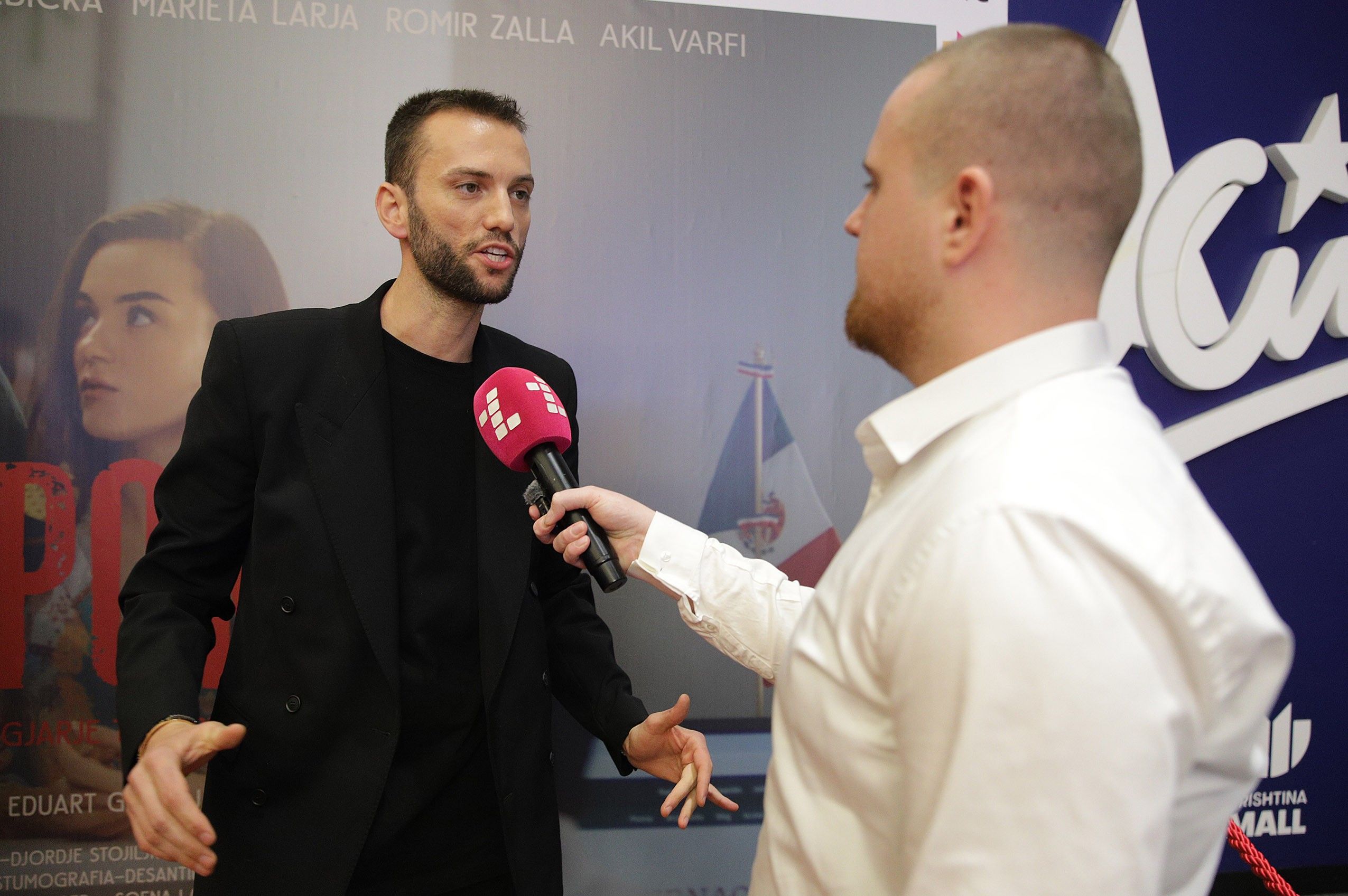 Eduart Grishaj dhe Arbana Osmani dorëzojnë “Pasaportën” në Prishtinë ...