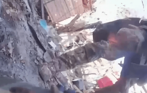 Ushtari ukrainas dhe ai rus, në një betejë deri në vdekje - nderojnë ...