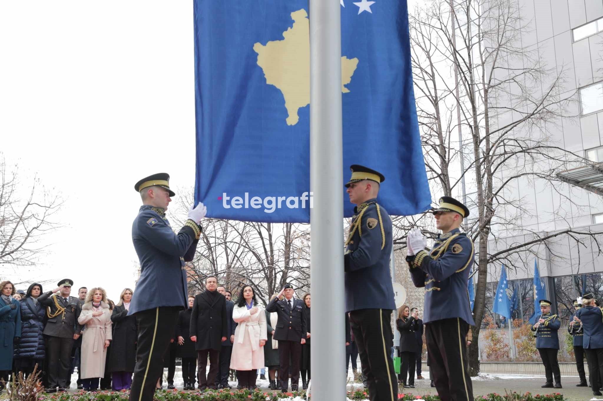 17 vjetori i pavarësisë, bëhet ngritja solemne e flamurit të Kosovës ...