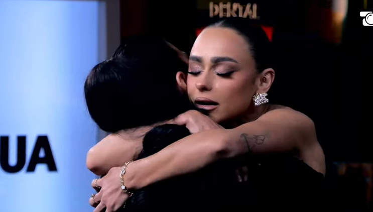 Egli is surprised by his sister, after a night of emotions and tears ...