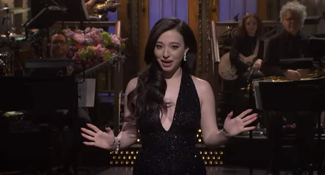 Mikey Madison makes a stunning and elegant appearance on Saturday Night ...