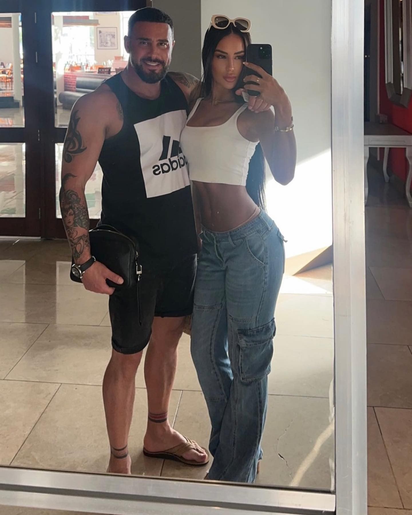 Robert Berisha publikon fotografi me Ana Skrel, duket më i lumtur se ...