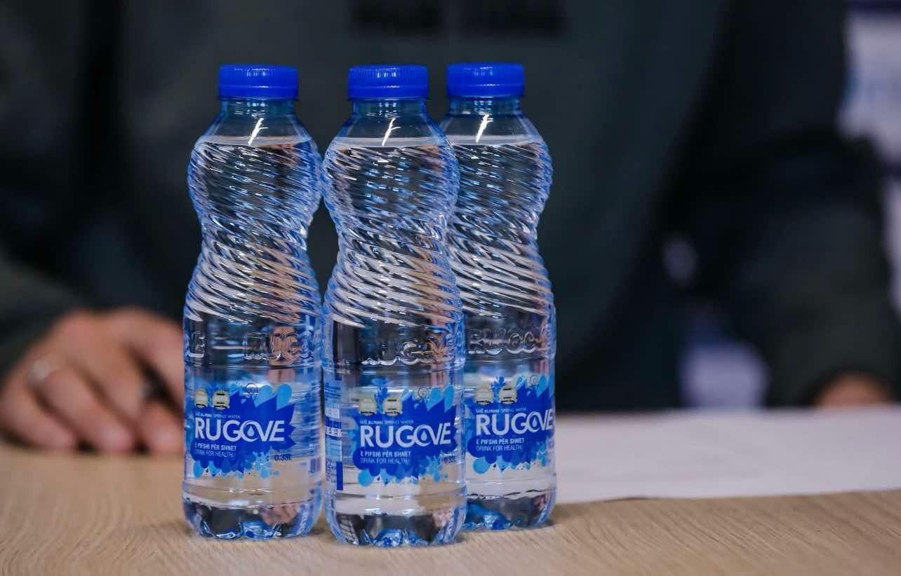"Nuk ka prezencë të baktereve" AUV thotë se uji i ambalazhuar "Rugove ...