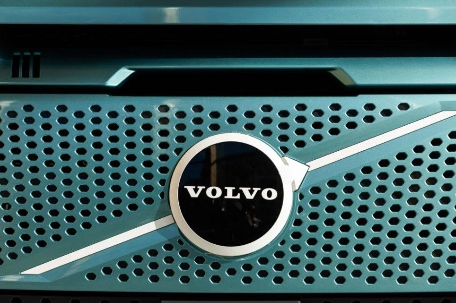 Volvo creates mega-battery that can charge 20 electric cars a day ...