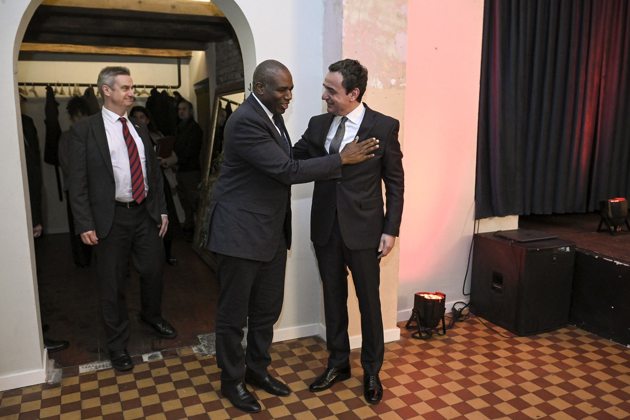 Kurti në takimin me sekretarin britanik për Punë të Jashtme, David ...