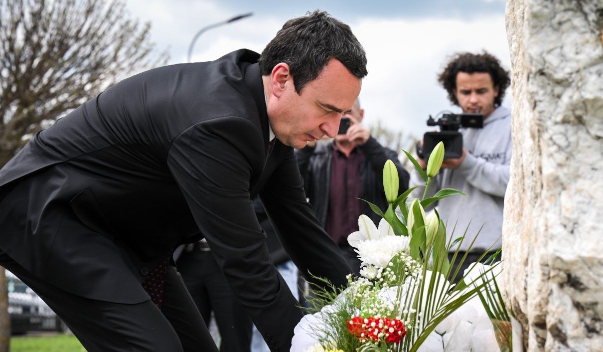Kurti commemorates the June 1, 1998 massacre in Deçan: The memory of ...