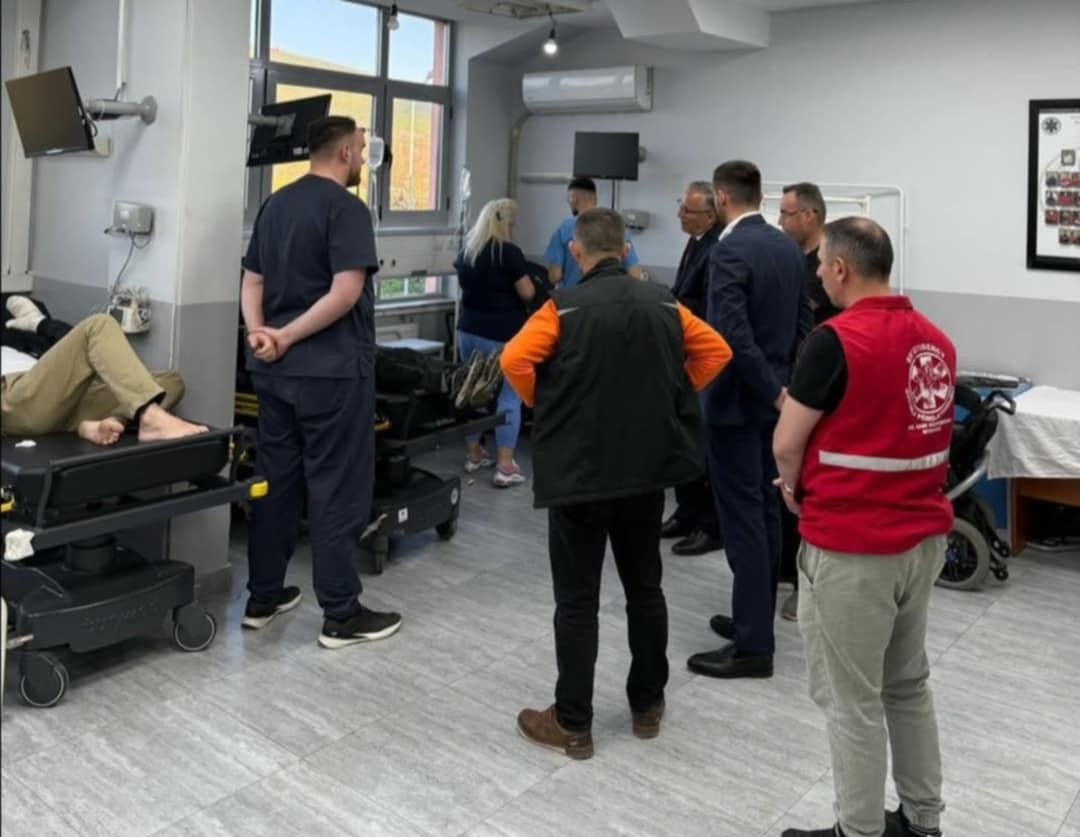 Hamza and Tahiri visit the injured after the explosion in Mitrovica ...