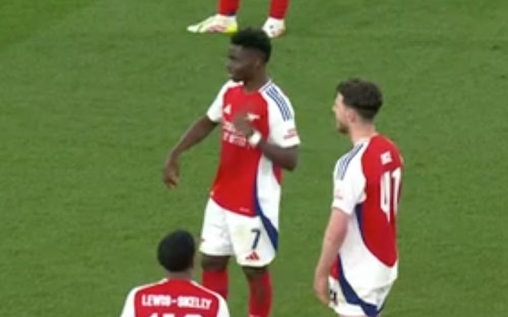 The seven words Bukayo Saka said to Declan Rice before the first free ...