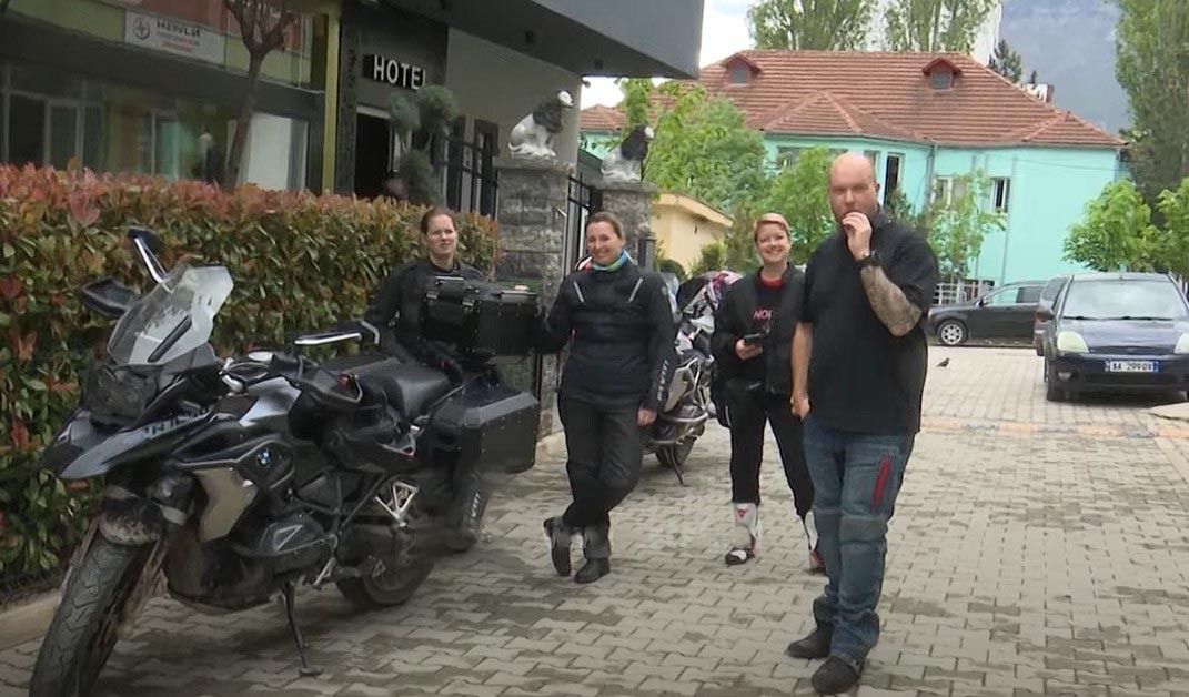 Tourists from the Czech Republic start their tour in northern Albania ...