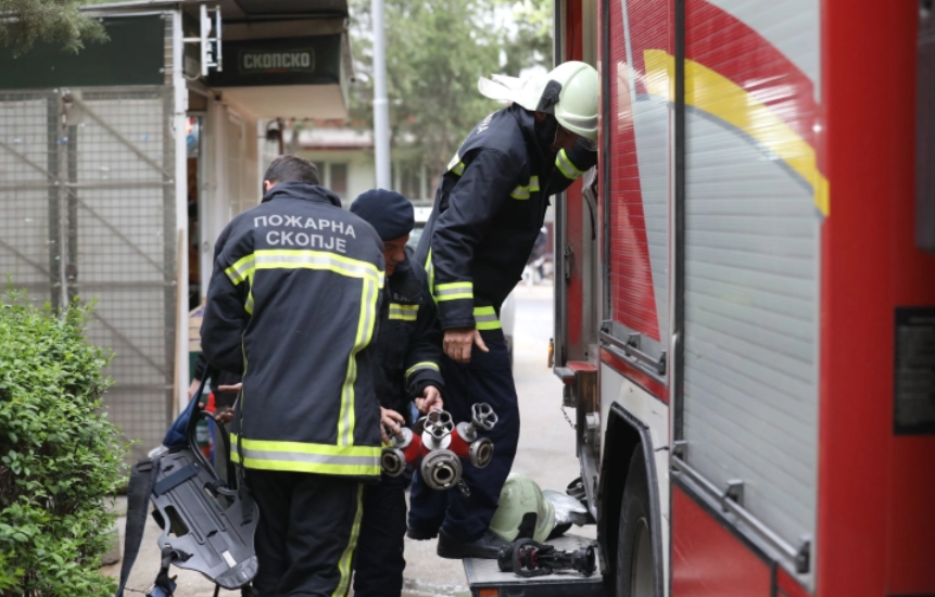 Zjarr i madh në magjistralen Kaçanik–Ferizaj, dëme materiale rreth 20 ...