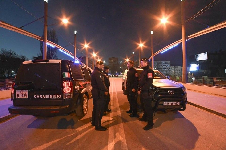 Italian Carabinieri with permanent presence on the Ibar Bridge in ...