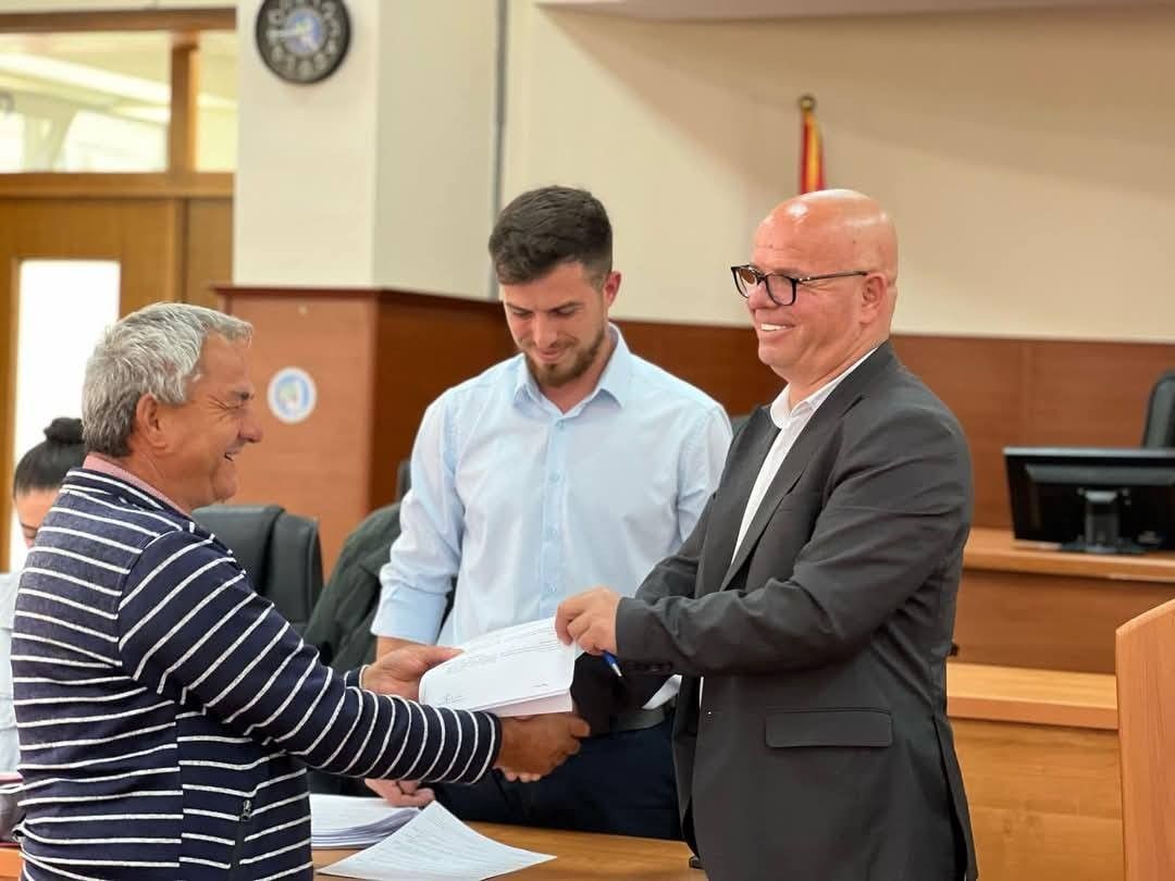 Komuna e Rahovecit dhe "Qatar Charity" mbështesin 31 fermerë me sera ...