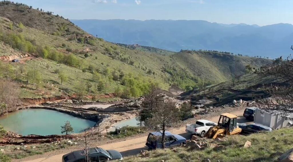 Chrome mine collapses in Burrel, killing worker and factory worker ...