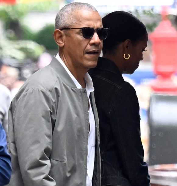 Michelle and Barack Obama are photographed together for the first time ...