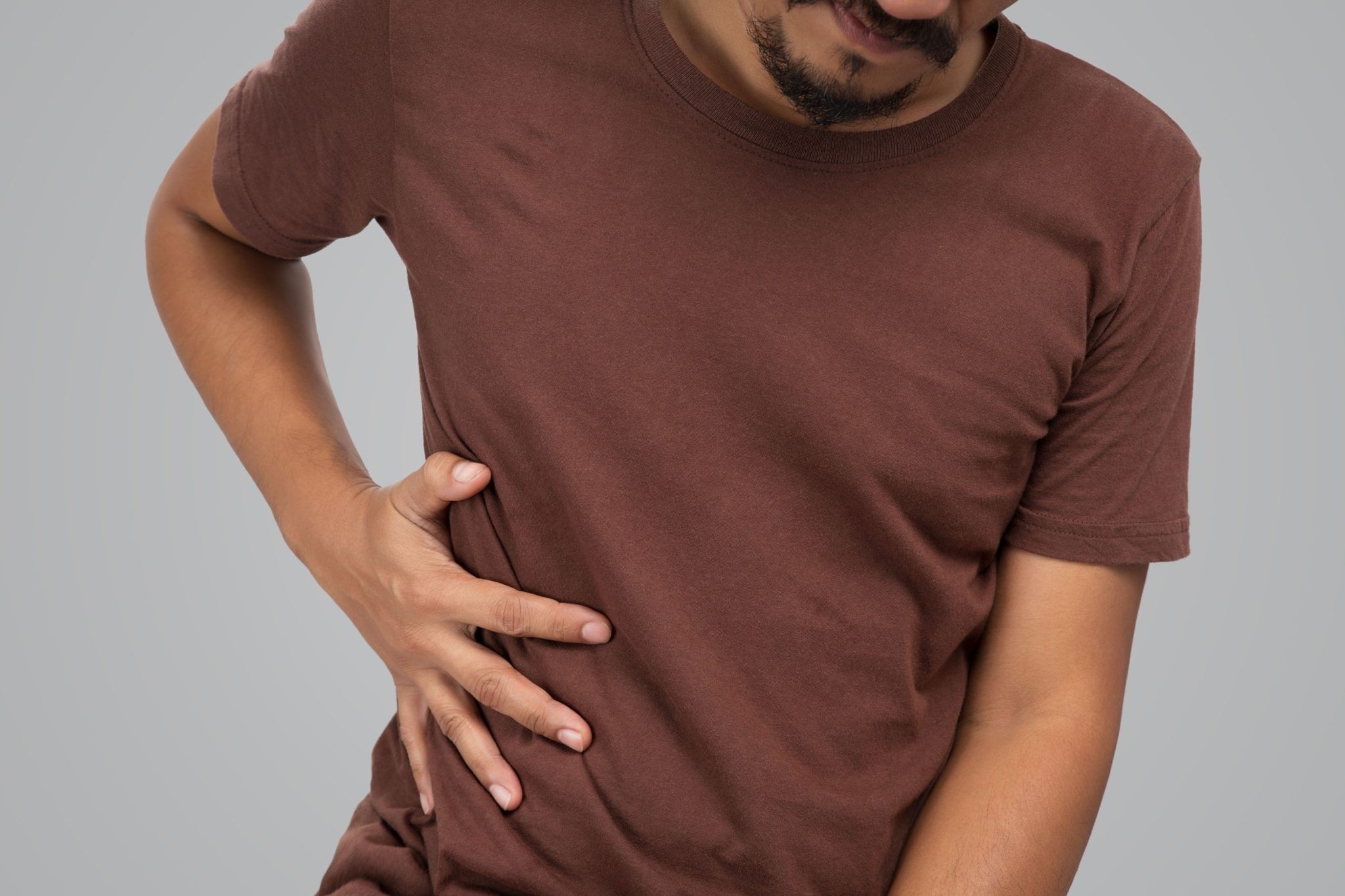 Why does pain under the ribs on the right side occur: Find out when ...