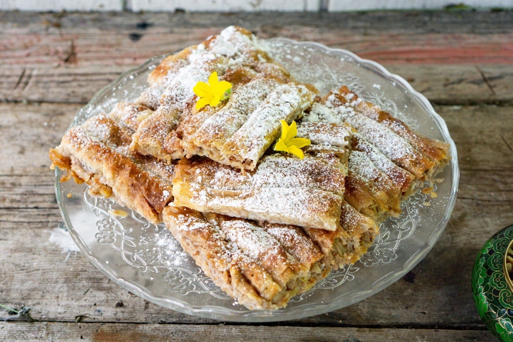 Pite me arra, mollë dhe kanellë - Telegrafi - Telegrafi