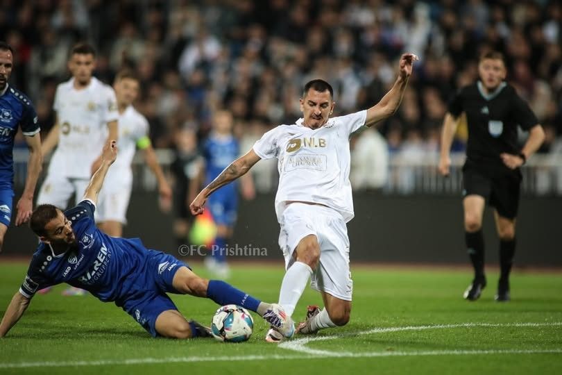 Many scoring chances, but the first half of the final ends goalless ...