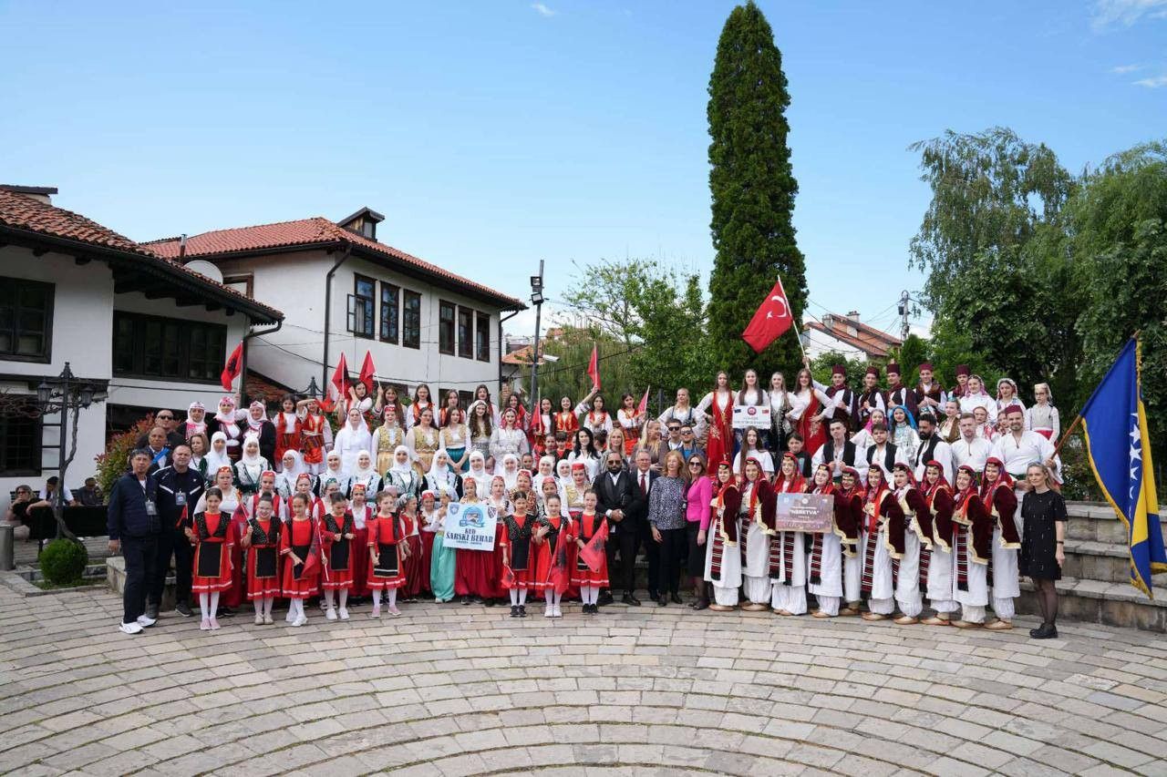Festivali Multietnik në Prizren kurorëzon 35-vjetorin e veprimtarisë së ...