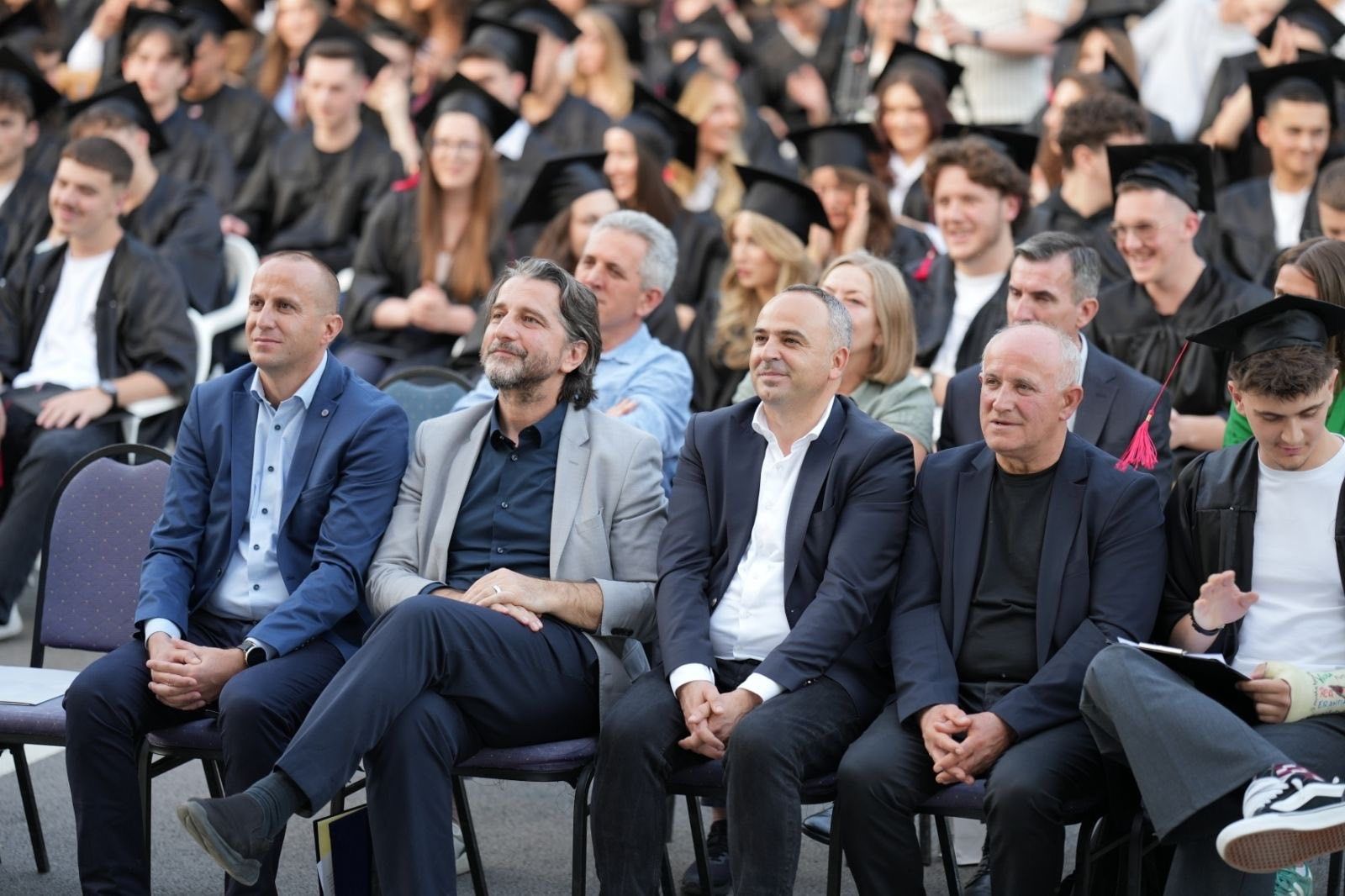 Një festë emocionuese për maturantët e Gjimnazit “Sami Frashëri” në ...