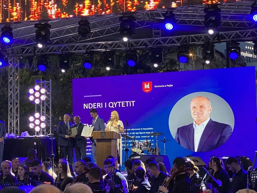 Sipërmarrësi Ekrem Lluka shpallet Qytetar Nderi i Pejës, për ...