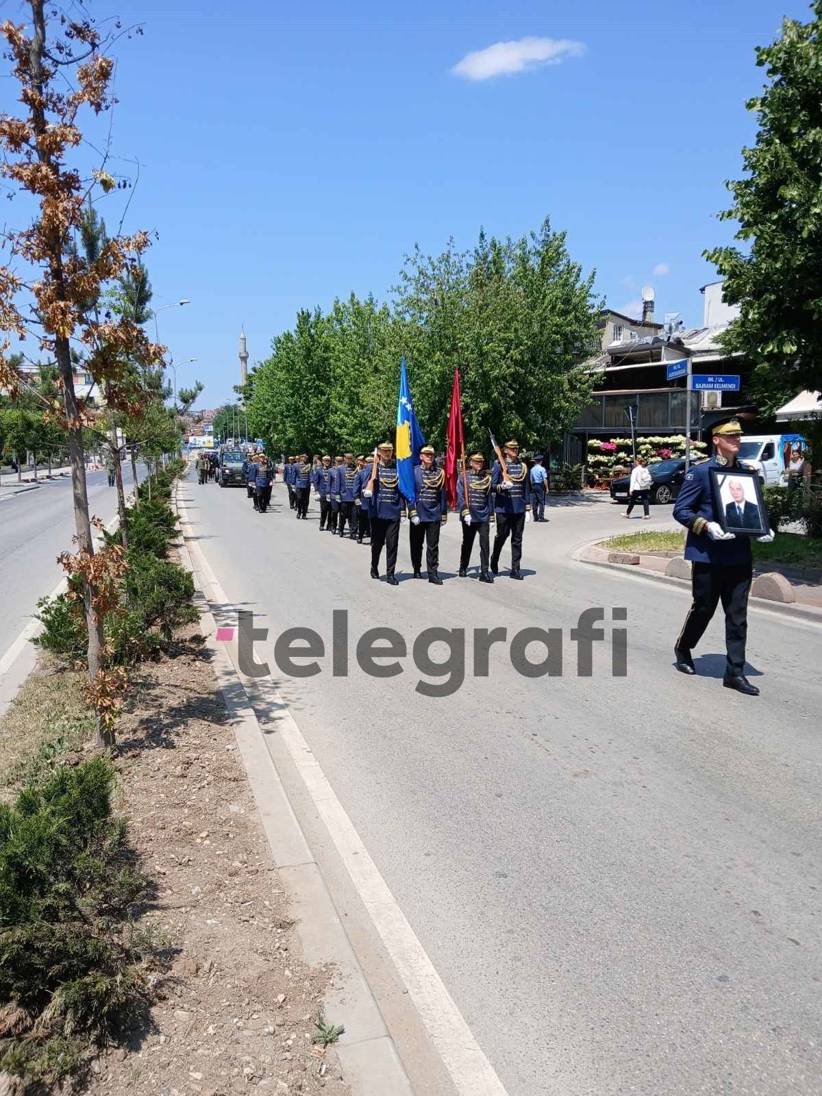 Bujar Bukoshi përcillet për në banesën e fundit me nderime të larta ...