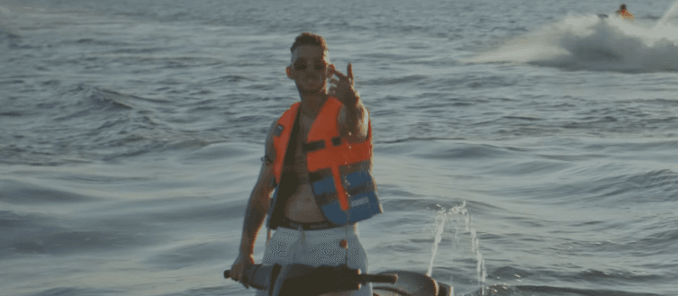 Mossi brings the new song "Pranga" - Telegrafi - Telegrafi