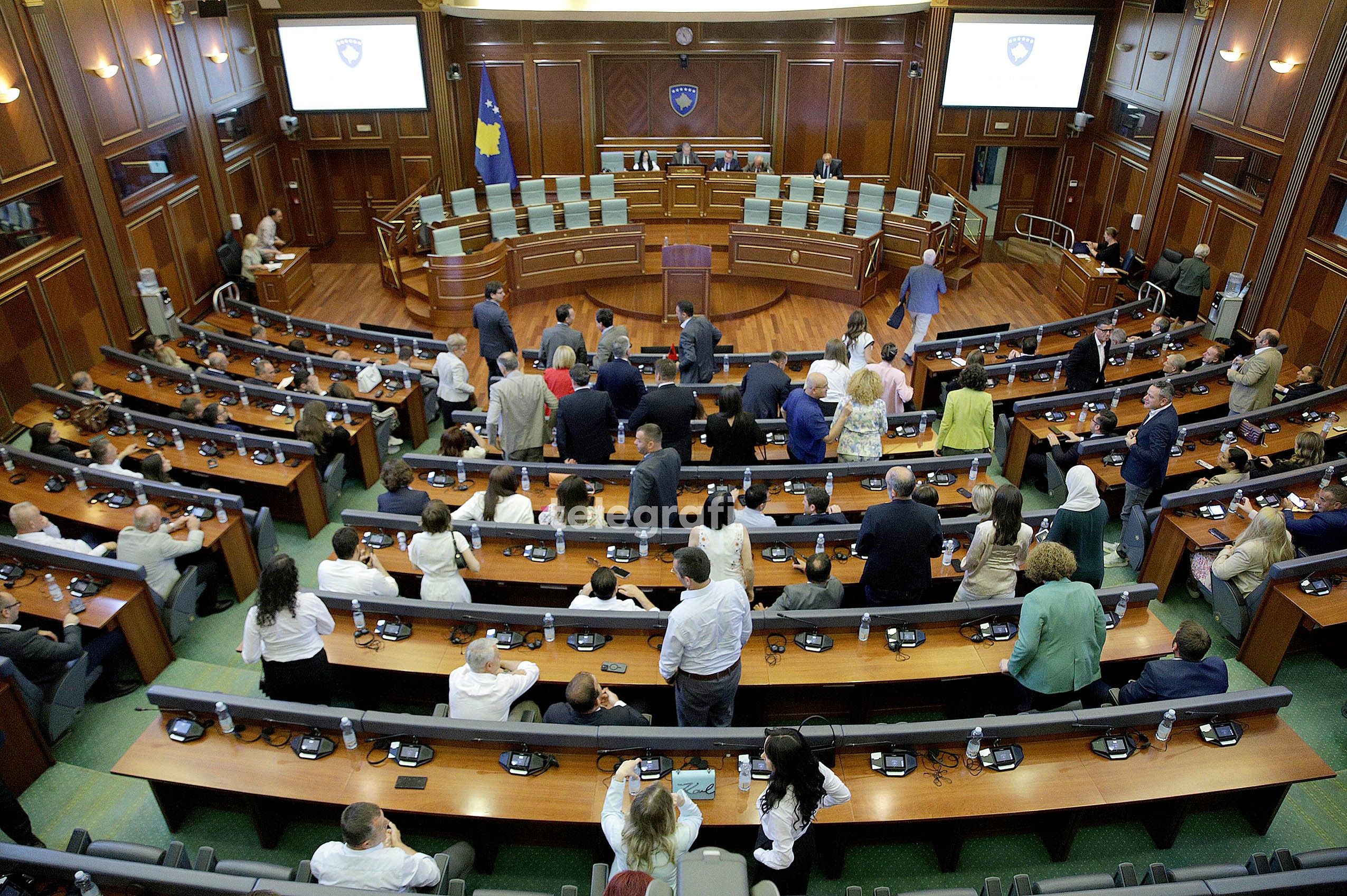 Nga “ushtruesit” e Behramit te “cirku” i Gurit dhe ndërpreja e ...