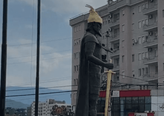 The sword and helmet of the Skanderbeg statue in Prizren are painted ...