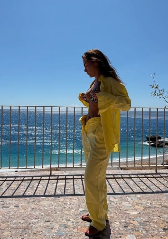 Sara Hoxha appears in great shape in the latest photo shoot - Telegrafi ...